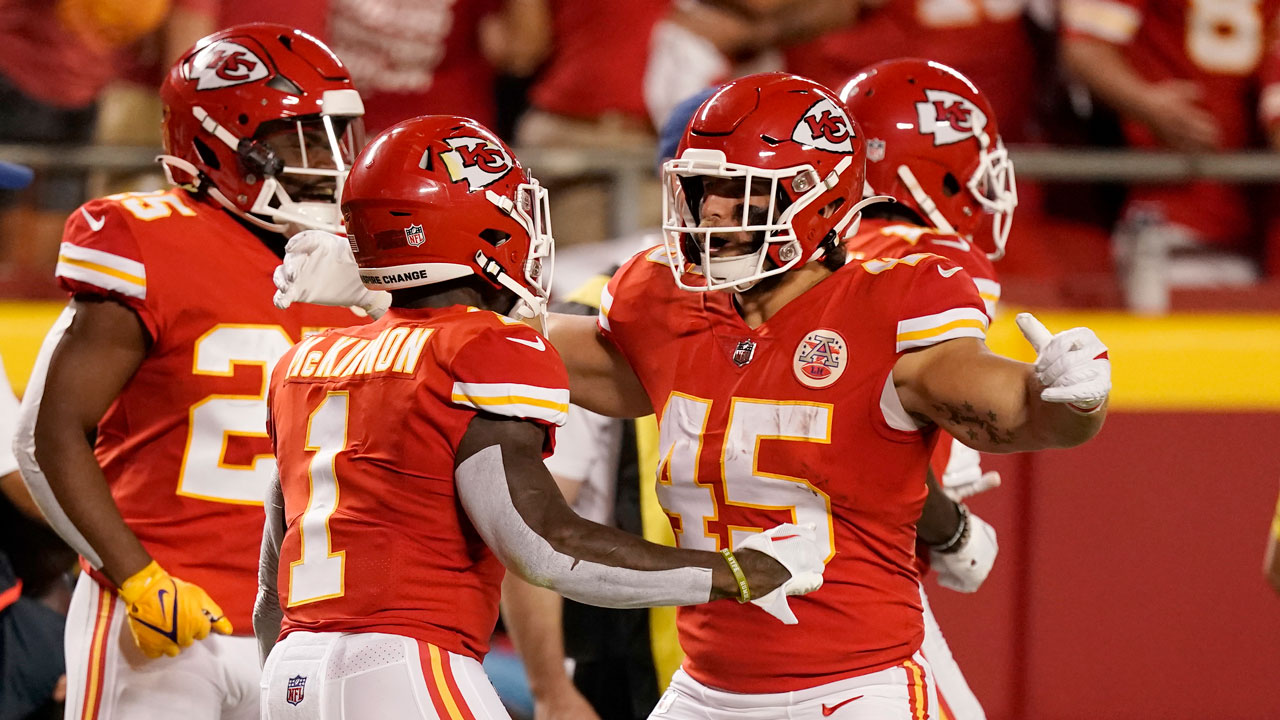 Mahomes, Watson help Chiefs rally past Chargers in early AFC West ...