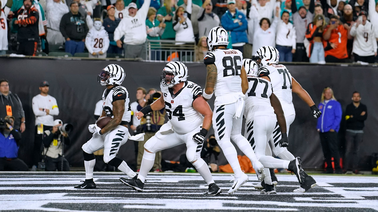Bengals top Dolphins after Tagovailoa leaves game on stretcher ...
