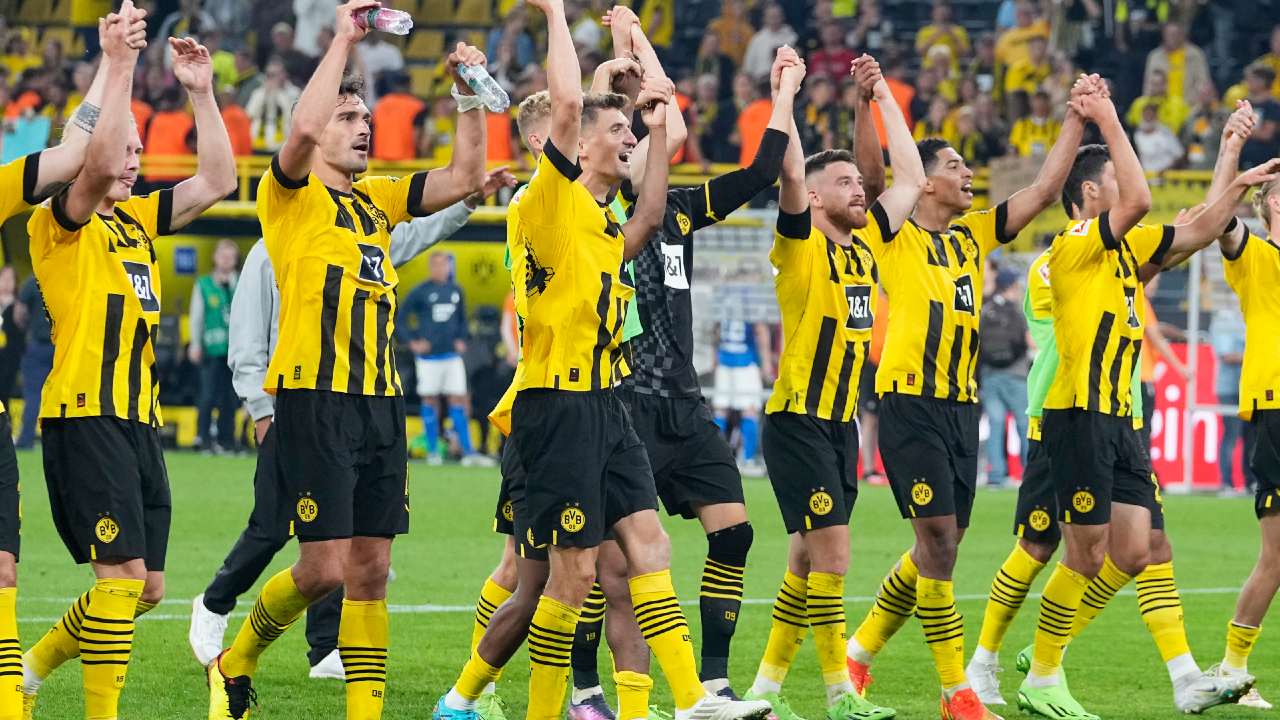 Dortmund leads Bundesliga into weekend after home win - Sportsnet.ca