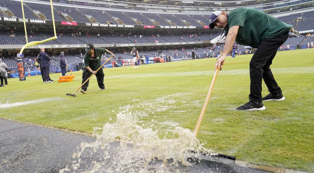 Bears penalized for using towel on soggy field before field goal try