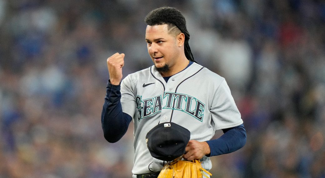 Tale of two aces: Castillo out-executes Manoah, making the difference ...