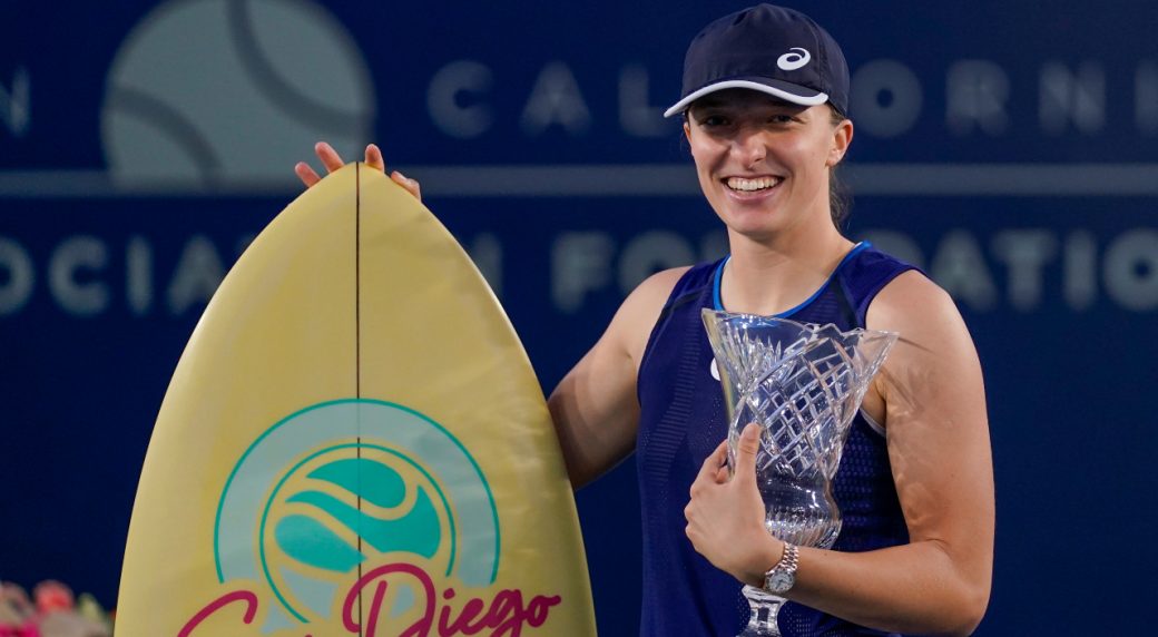 Top-ranked Iga Swiatek beats Vekic to win San Diego title