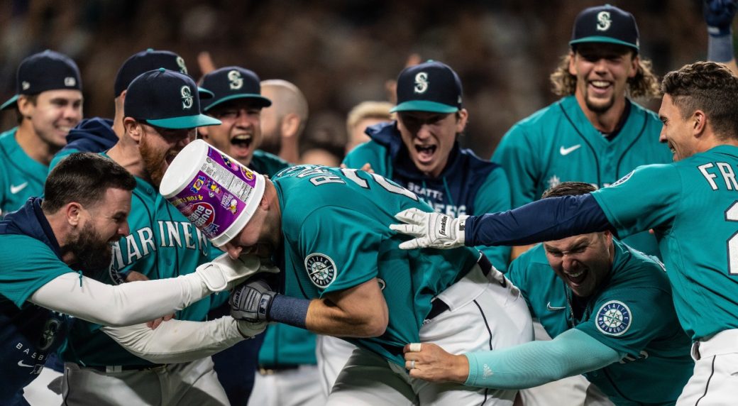 Raleigh's walk-off homer sends Mariners to playoffs for first time ...