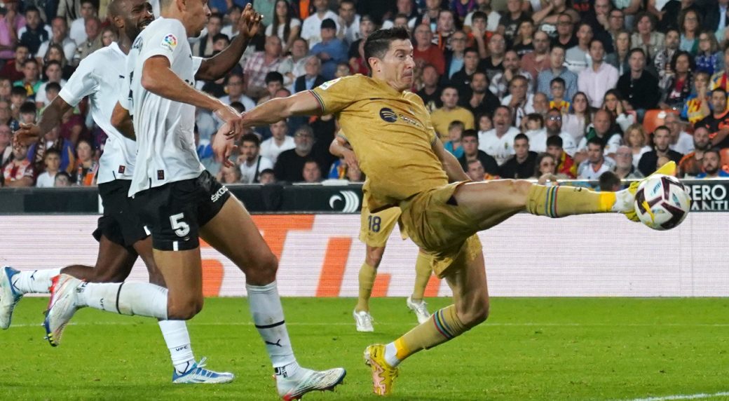La Liga Roundup: Lewandowski grabs late winner; Atletico loses on final ...