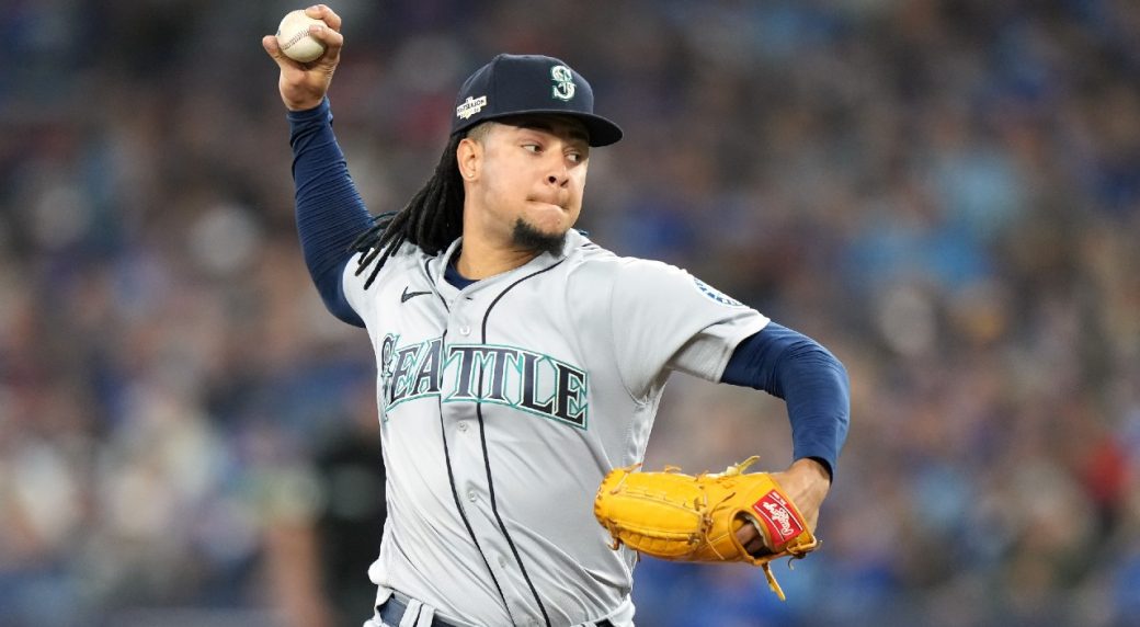 Castillo, Mariners silence Blue Jays to win Game 1 of AL Wild Card series