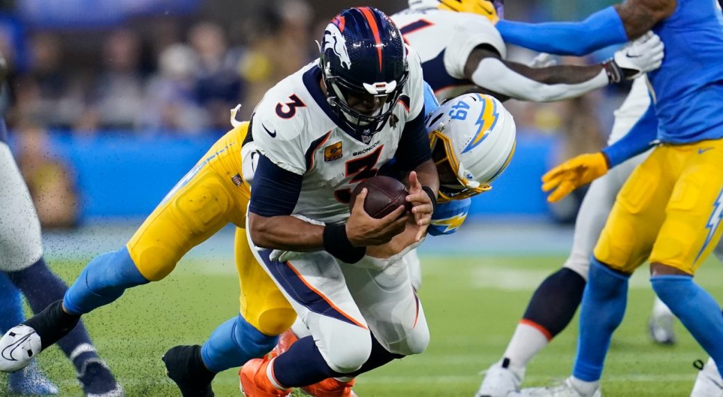 Broncos QB Russell Wilson 'pushing to play' despite hamstring injury