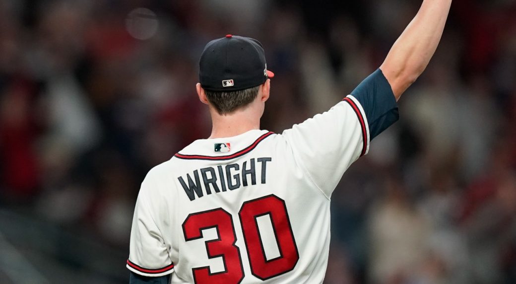 Wright outduels Wheeler, Braves blank Phillies to even NLDS