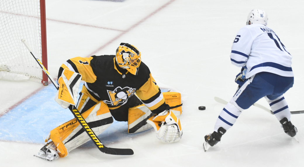 Marner extends points streak as Leafs win running away vs. Penguins