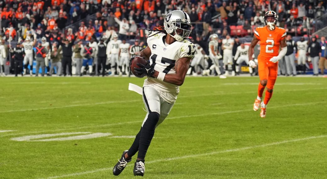 Adams scores 35-yard touchdown in OT to power Raiders past Broncos