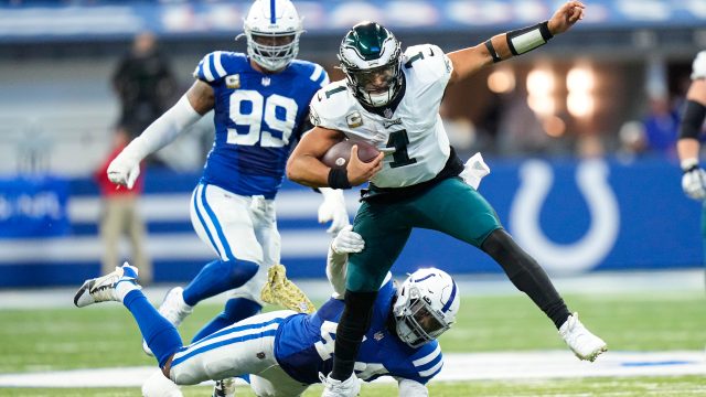 Jalen Hurts' late TD run gives Eagles win over Colts - Sportsnet.ca