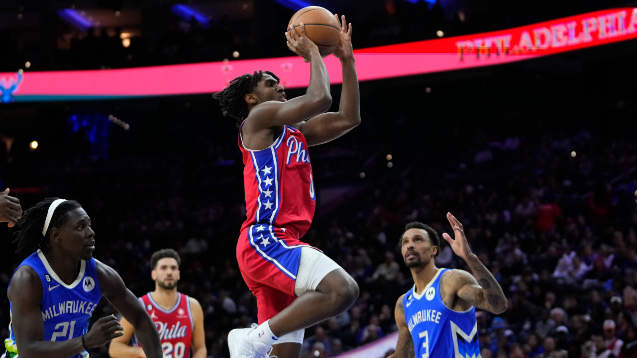 76ers' Maxey out with injury in game vs. Bucks, will undergo MRI ...