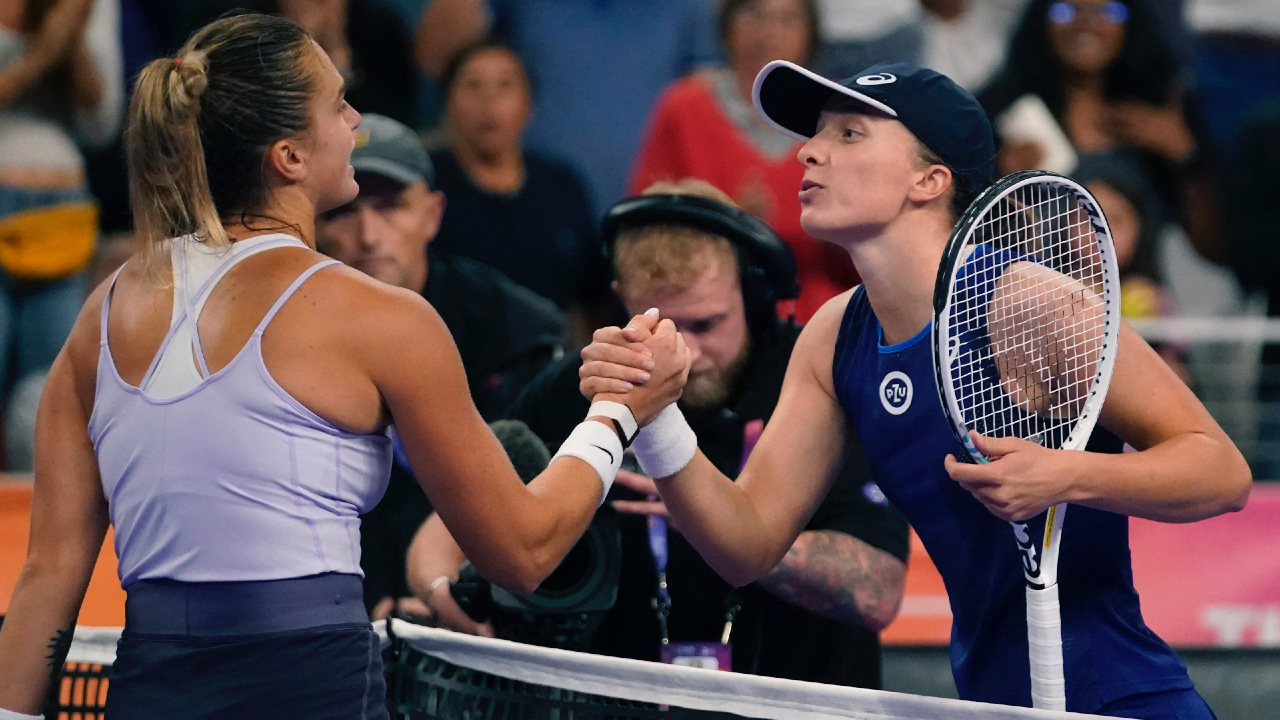 Sabalenka stuns Swiatek, faces Garcia for WTA Finals title - Sportsnet.ca