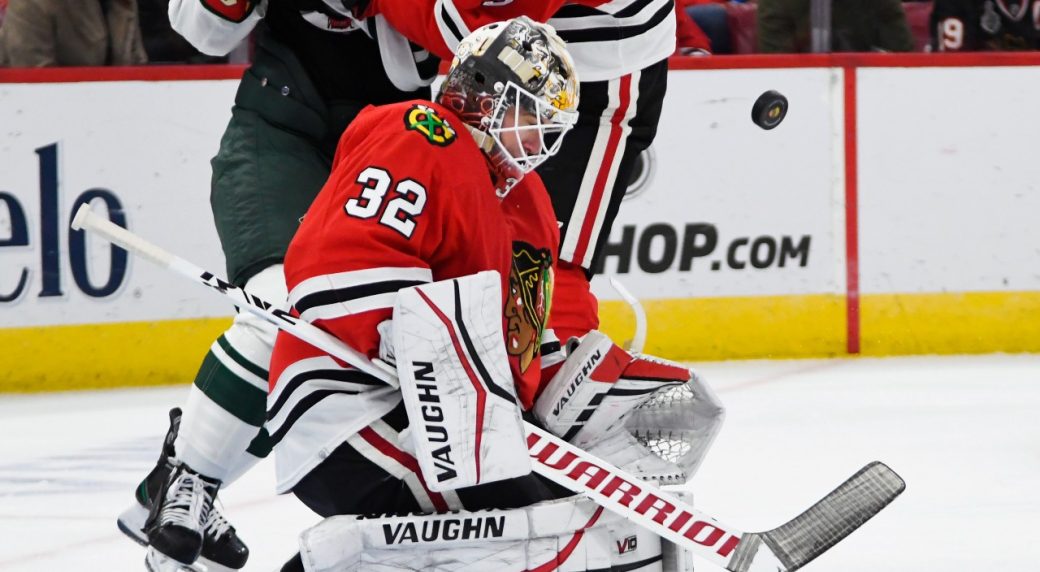 Blackhawks G Alex Stalock hurt, leaves game against Islanders