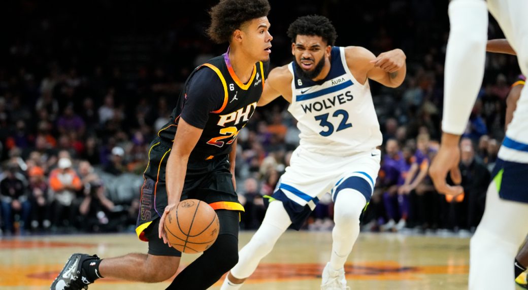 Suns win 5th straight behind Johnson, beat Wolves