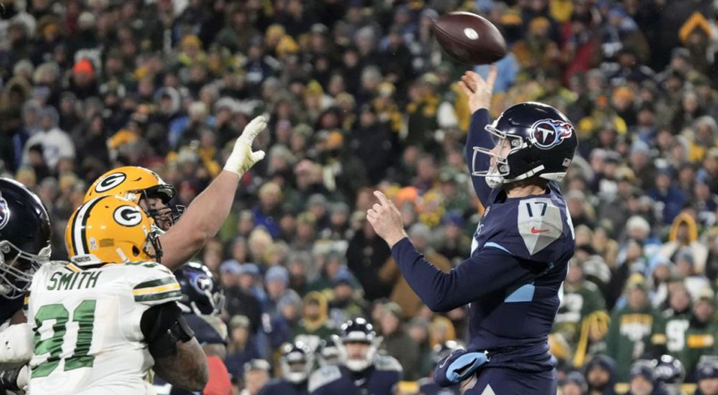 Tannehill outduels Rodgers to lead Titans to victory over Packers