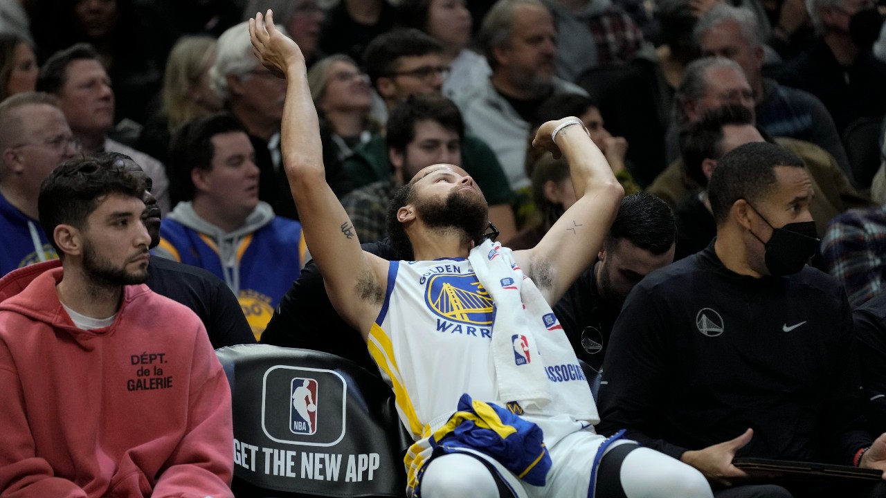 Stephen Curry relieved that injured shoulder won't need surgery ...