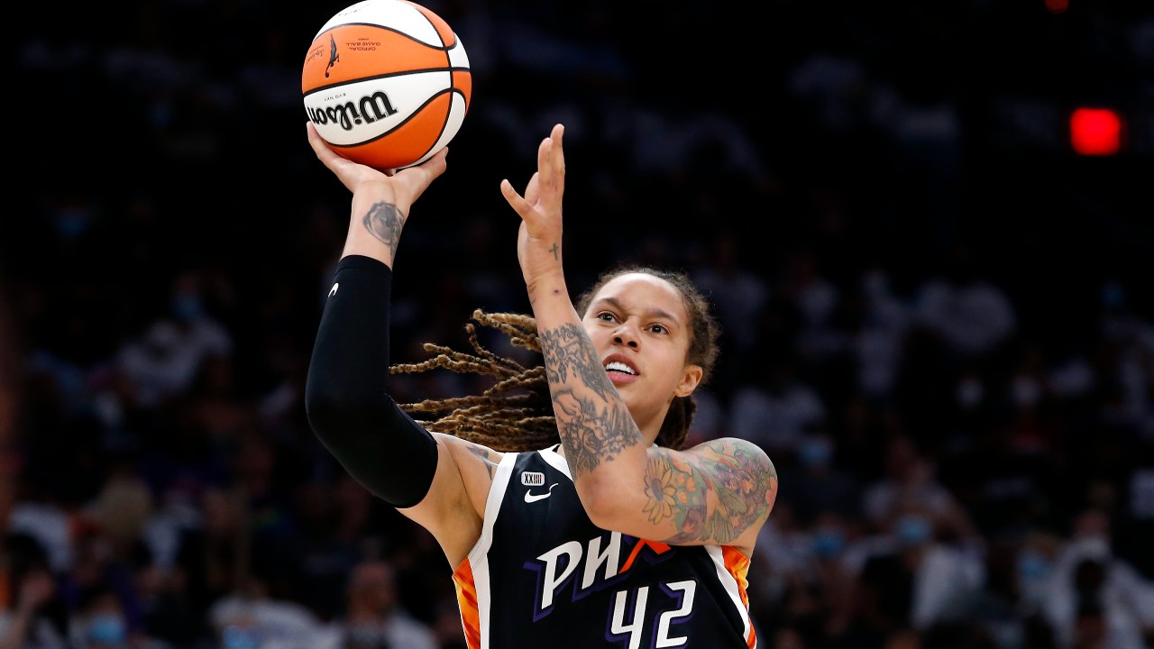 WNBA star Brittney Griner freed in U.S.-Russia prisoner swap - Sportsnet.ca