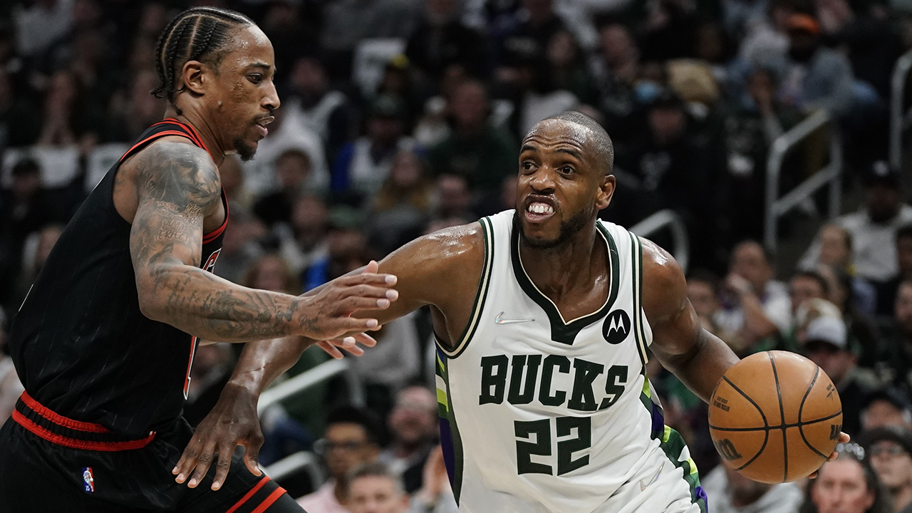 Bucks' Middleton probable to make his season debut Friday against ...