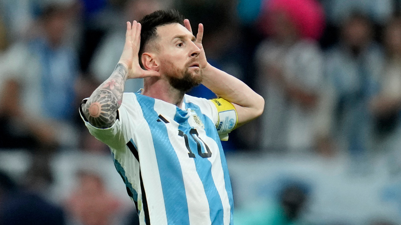 Messi displays street-fighter side in taunting, thrilling World Cup ...