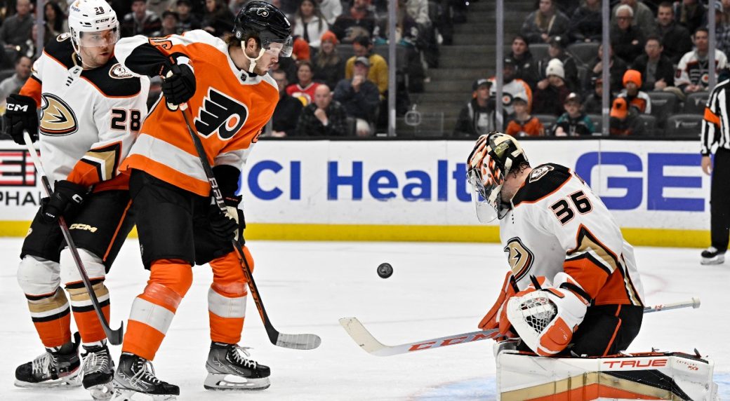 Konecny, Farabee lead Flyers over Ducks for third straight win