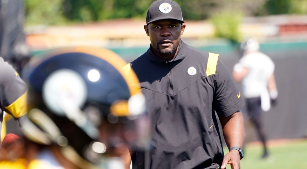 Brian Flores interviews with Browns to run their defence