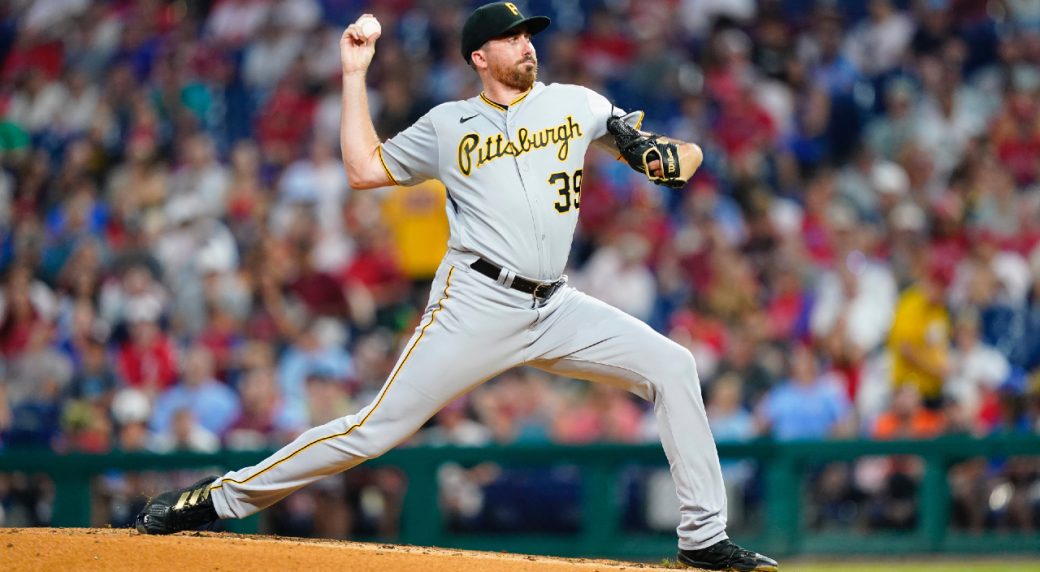 Blue Jays acquire RHP Zach Thompson, trade OF Chavez Young to Pirates