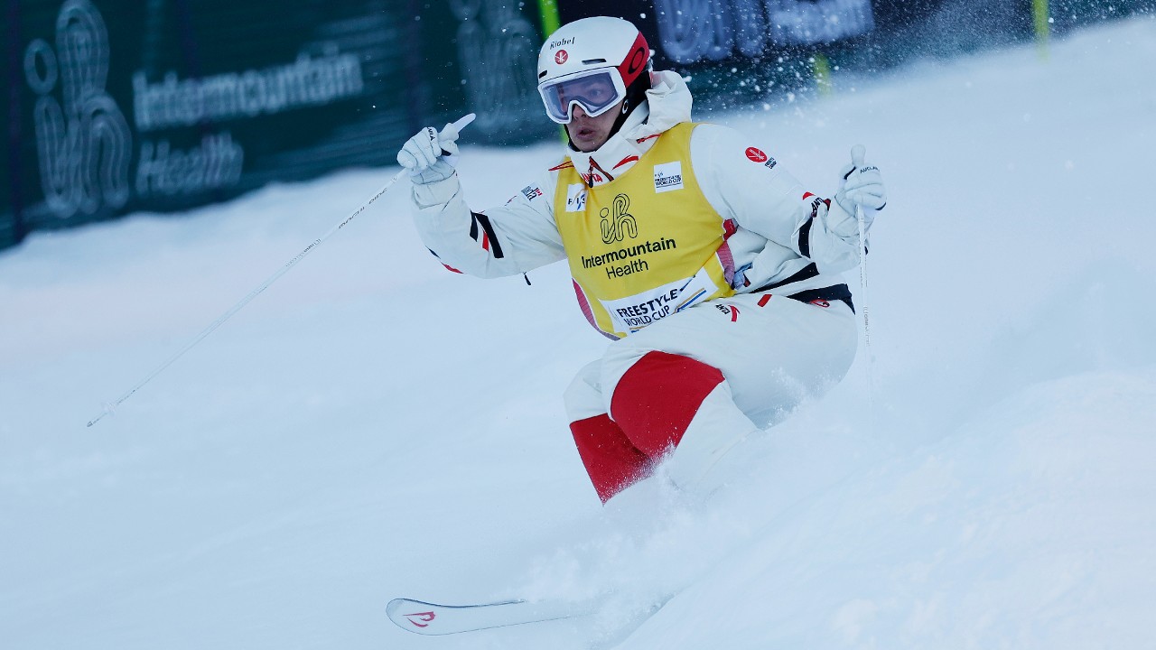 Canada's Mikael Kingsbury defends dual moguls world title | 15 Minu...