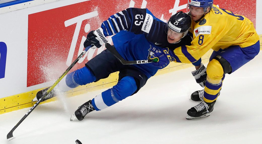Blackhawks sign forward Antti Saarela to two-year, entry-level deal