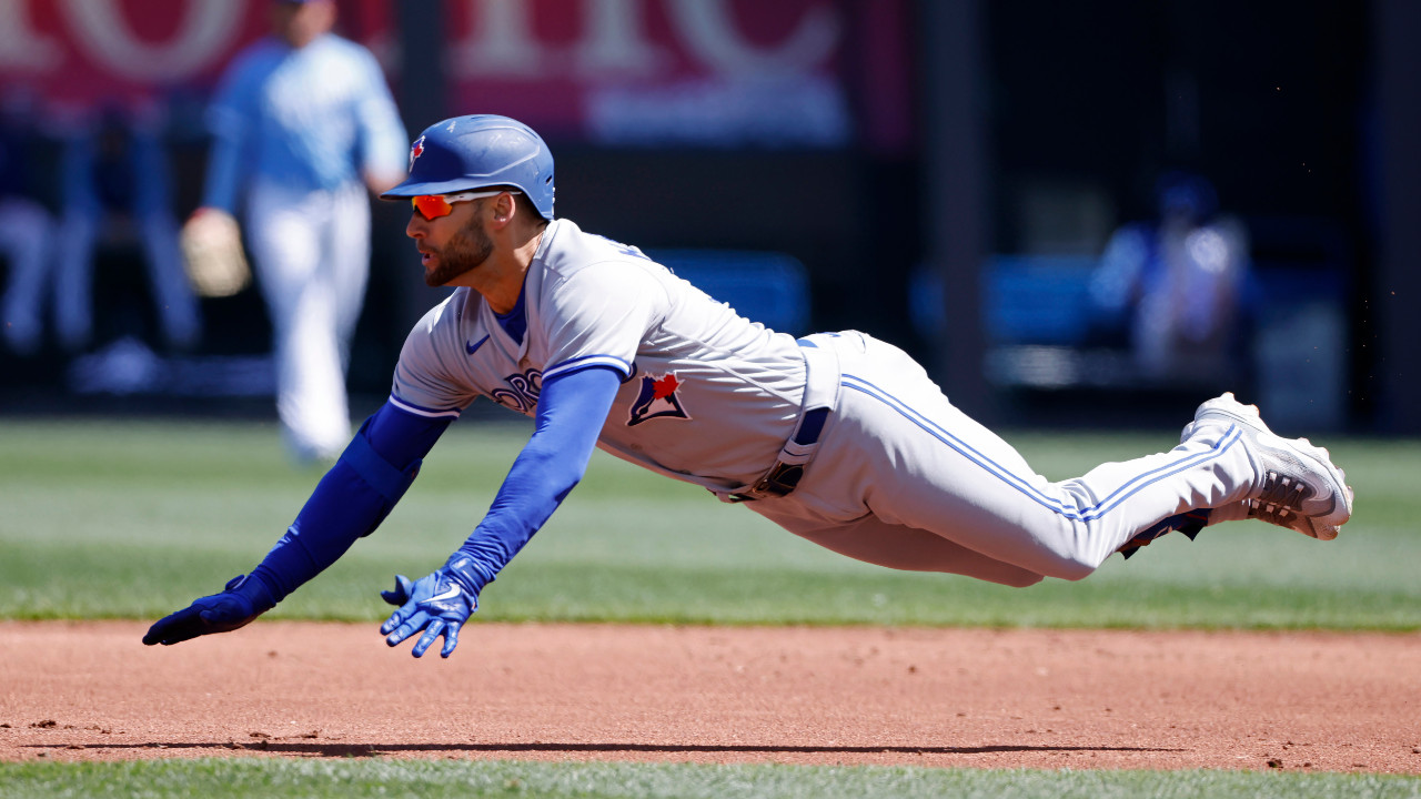 Blue Jays win series with Royals, backed by Guerrero, Biggio homers ...