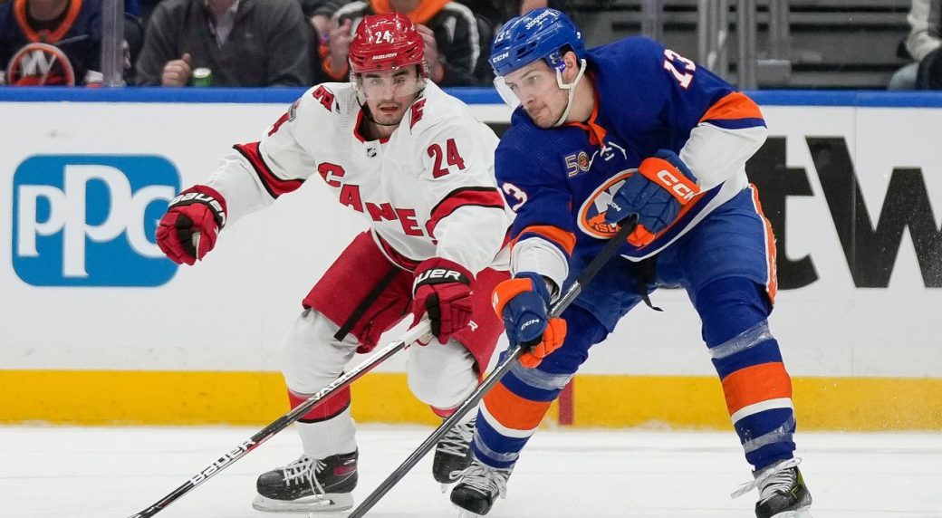 Islanders take Game 3 on home ice behind four-goal third period
