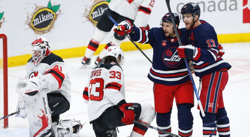 Jets' playoff push picks up steam with lopsided win over Devils