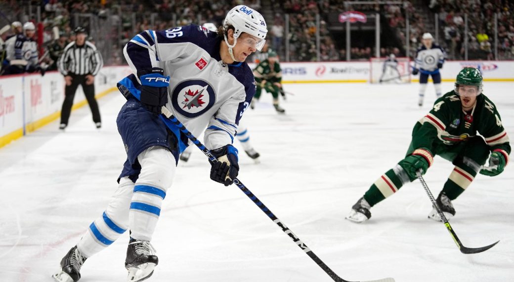 Winnipeg Jets re-sign Canadian forward Morgan Barron