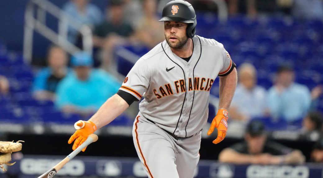 Ruf signs with Brewers after refusing minor league assignment from Giants