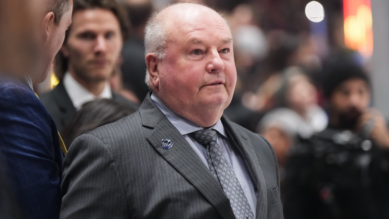 Bruce Boudreau gives pep talk to Kevin Owens and Sami Zayn on Monday ...