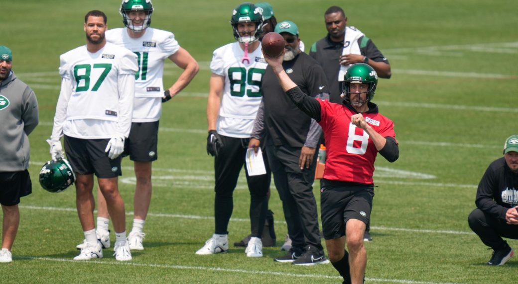 Jets' Aaron Rodgers over calf issue and practicing, providing some 'wow ...