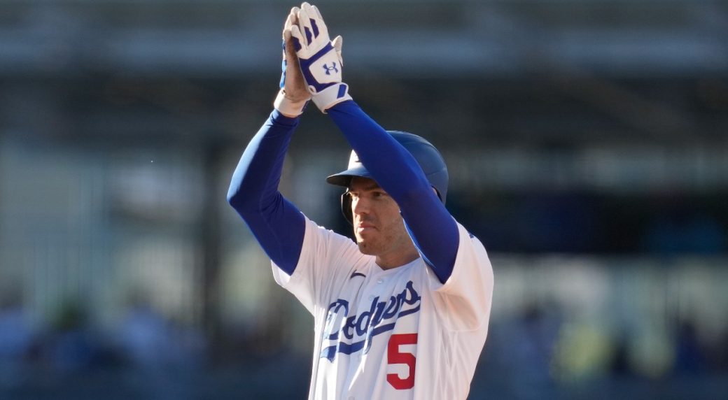 Dodgers' Freeman gets 2,000th hit with double against Astros