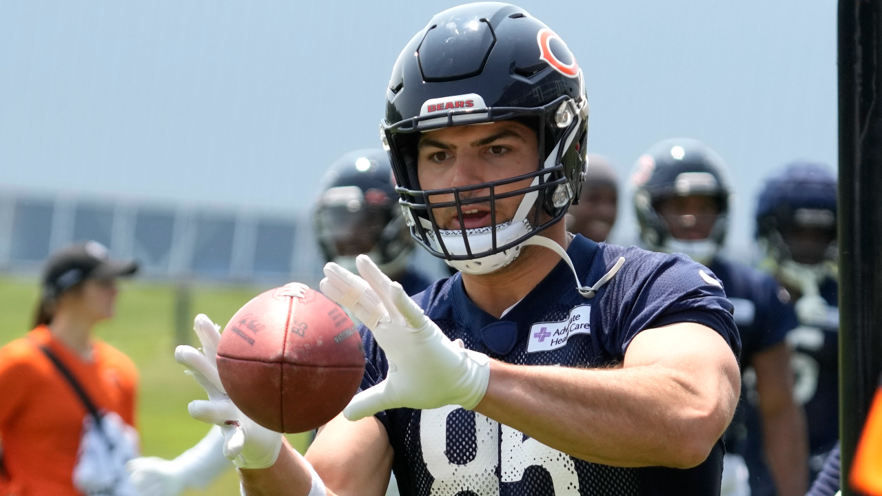 Chicago Bears, tight end Cole Kmet agree to $50 million contract ...