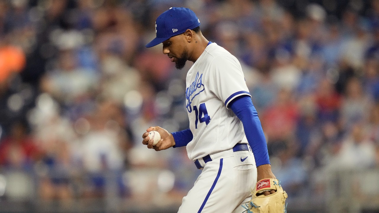 Cubs acquire RHP Jose Cuas from Royals for OF Nelson Velazquez ...