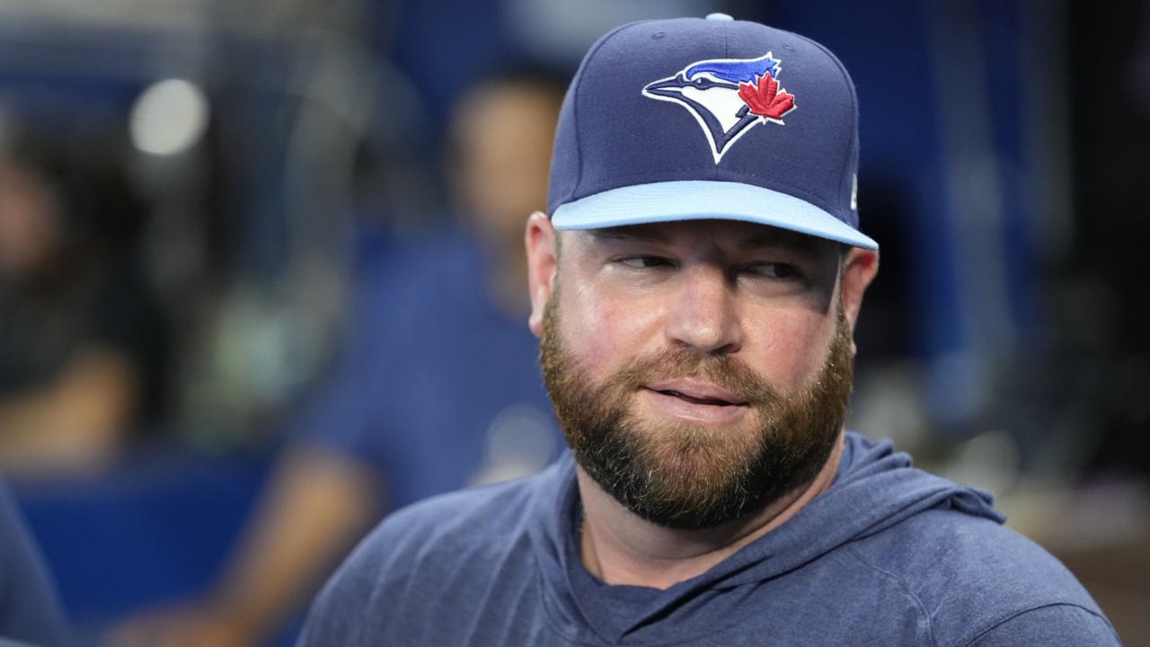 Blue Jays manager John Schneider to return in 2026, in talks for long ...