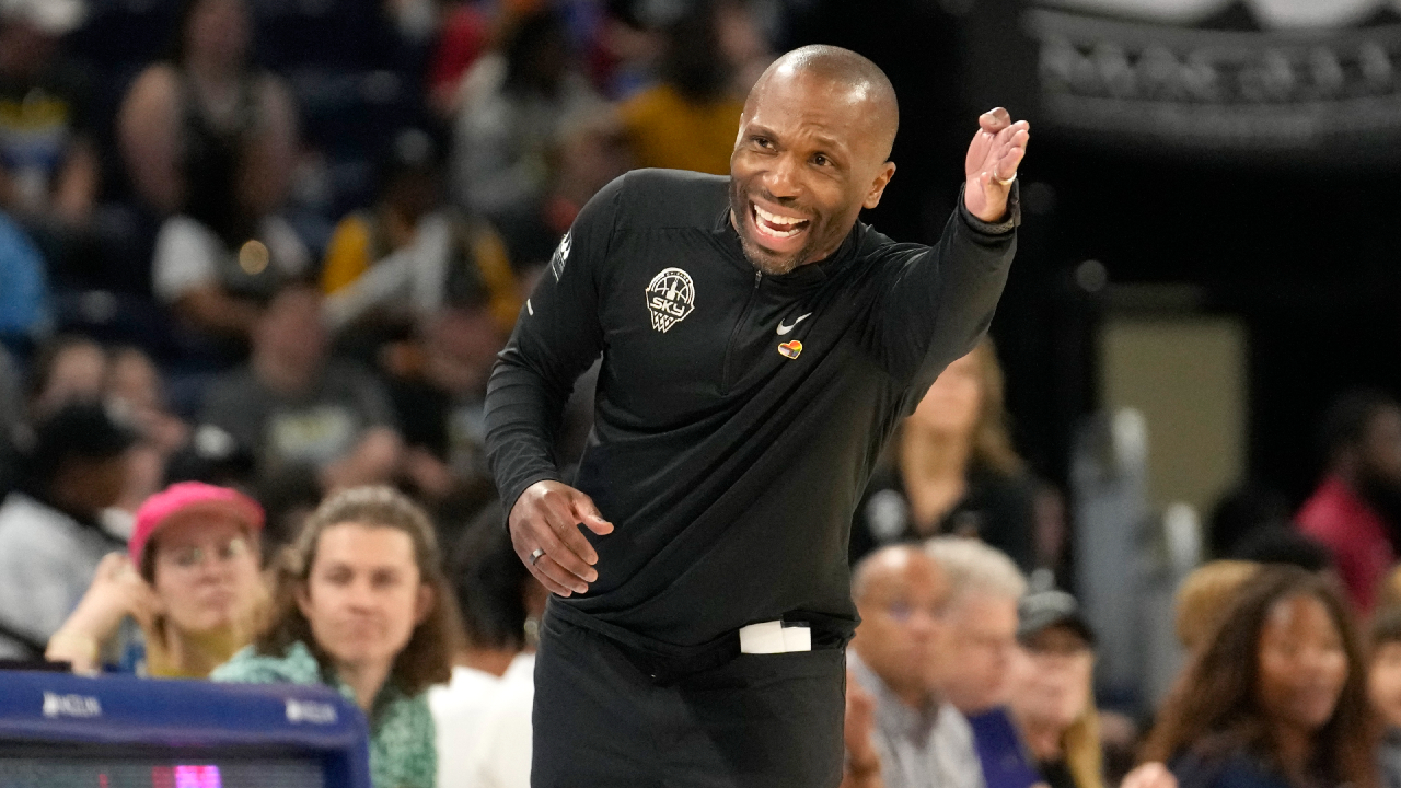 Raptors hire former Chicago Sky head coach James Wade as an assistant ...