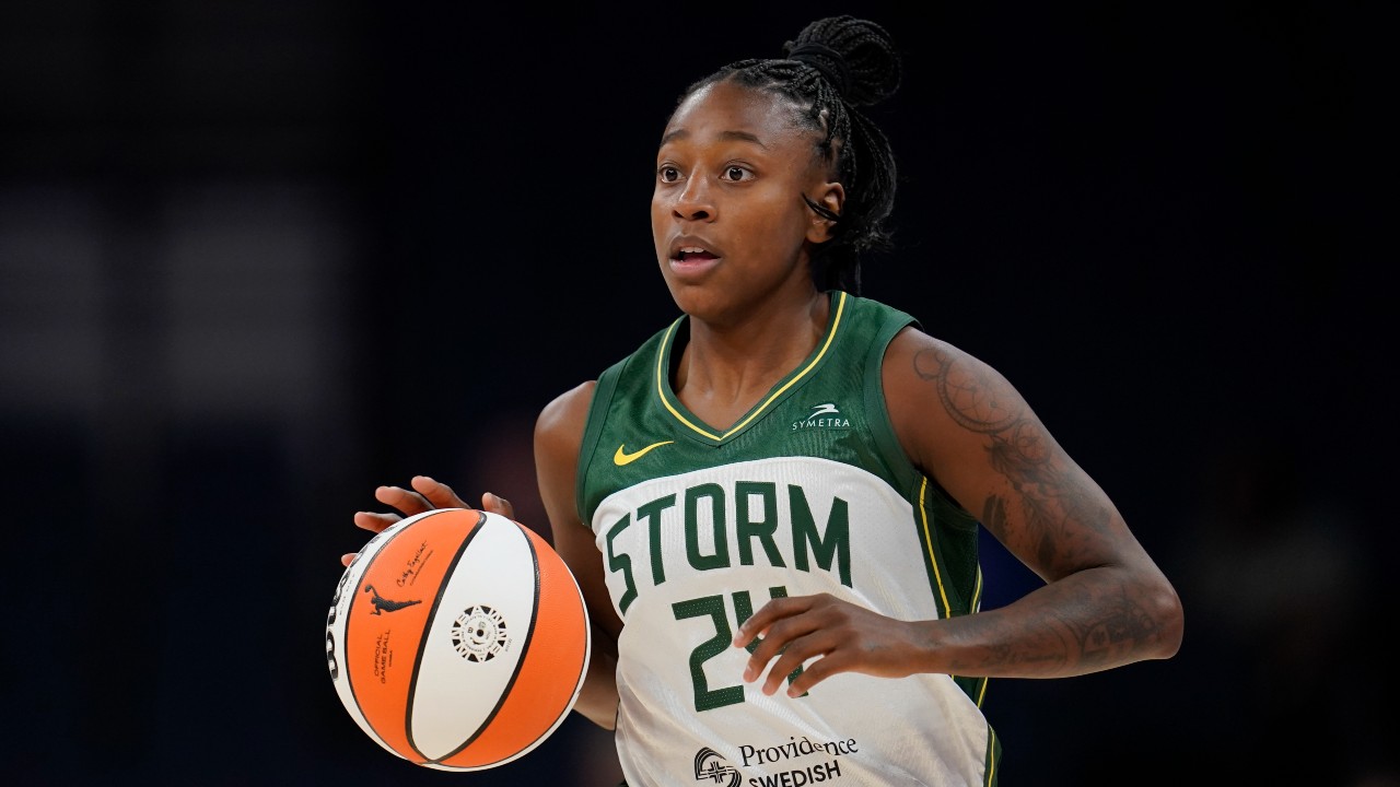 Loyd scores 20, Horston 16 as Storm beat Mercury - Sportsnet.ca