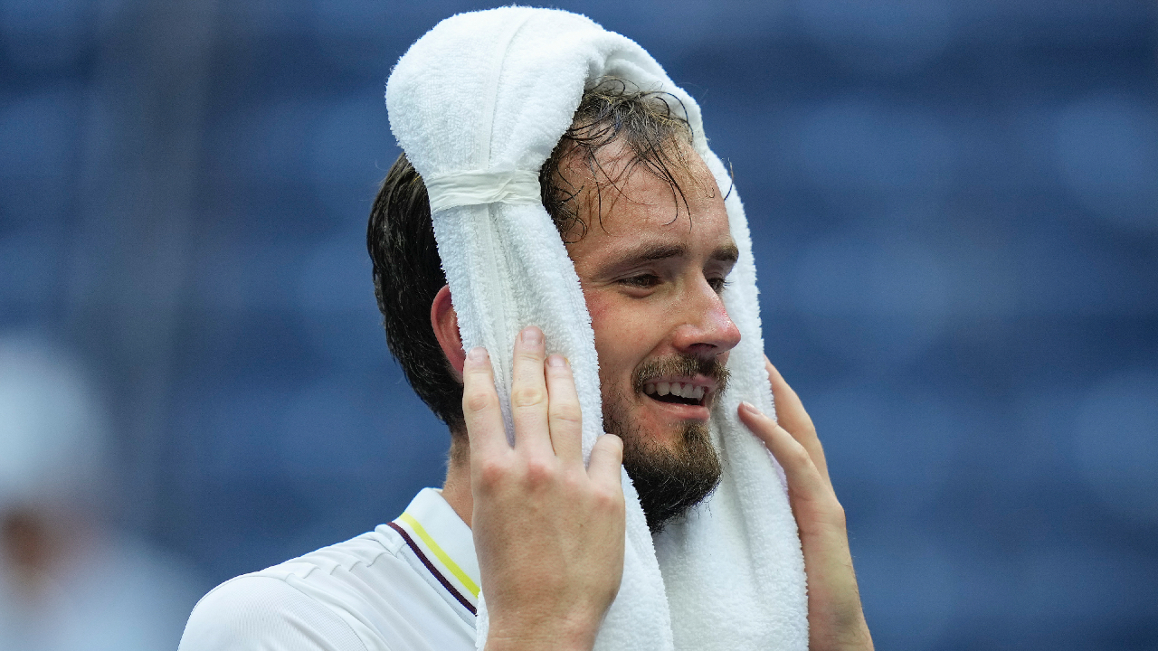 At steamy U.S. Open, Daniil Medvedev warns during his win that a player ...