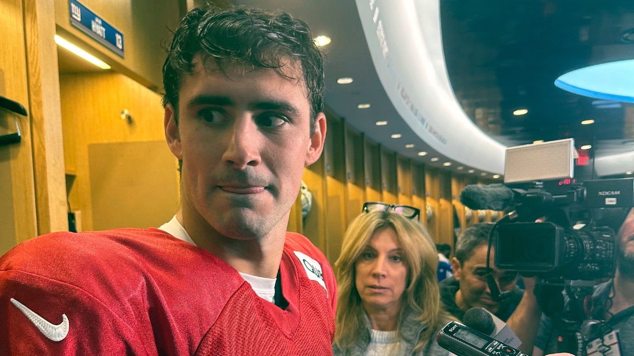 Giants QB Daniel Jones practises for first time since hurting his neck ...