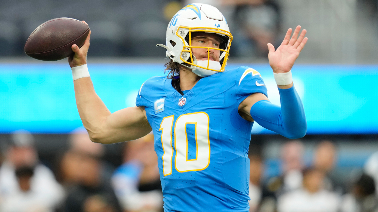 Chargers QB Justin Herbert to have season-ending finger surgery ...