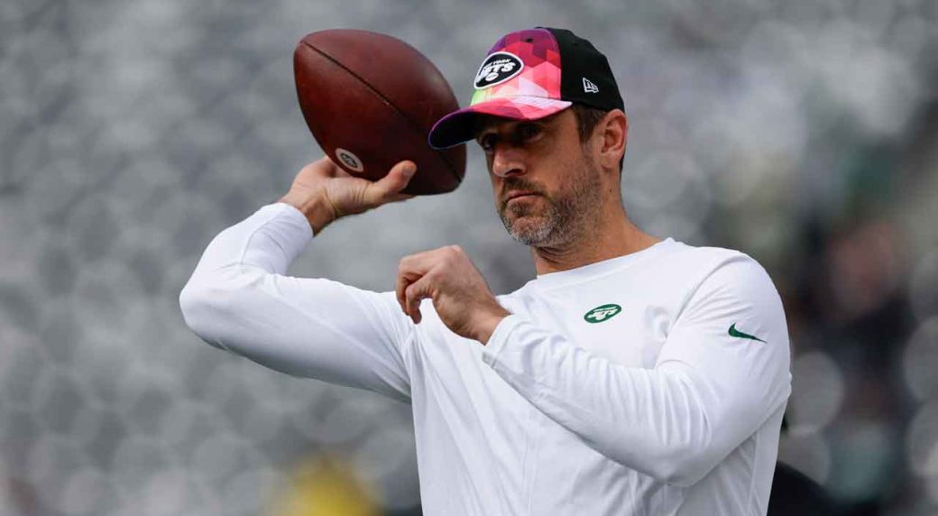 Aaron Rodgers tosses passes, walks without crutches before Jets' game ...