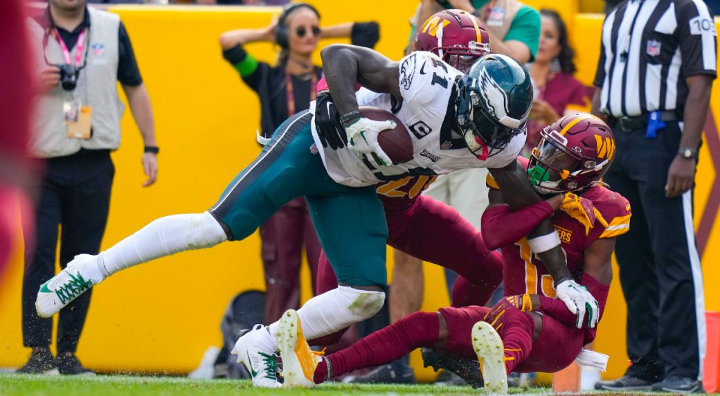 Hurts throws for four TDs on injured knee to help Eagles beat Commanders