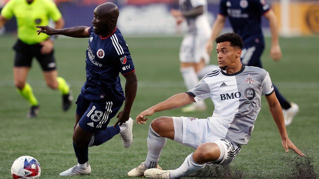 Toronto FC midfielder Brandon Servania sidelined with torn knee ligament - Sportsnet.ca