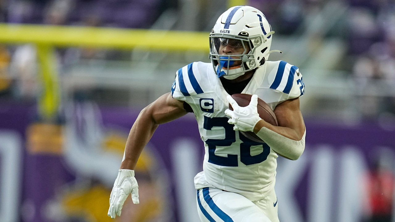 Colts' Taylor to have thumb surgery, hopes to play in three weeks ...