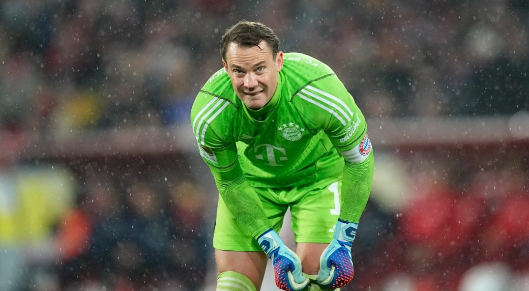Bayern Munich extends Neuer's contract by a year after injury return
