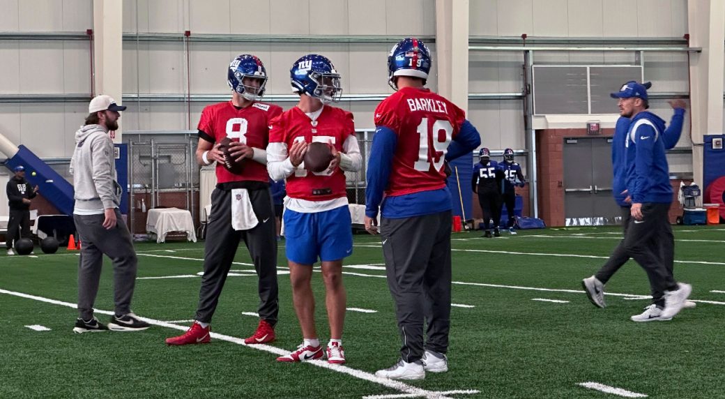 Giants QB Jones practices without restrictions for first time since ...